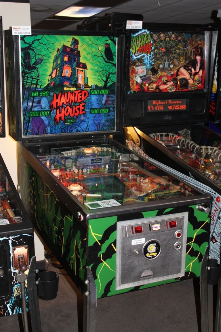 13 Nostalgic Horror Pinball Machines
